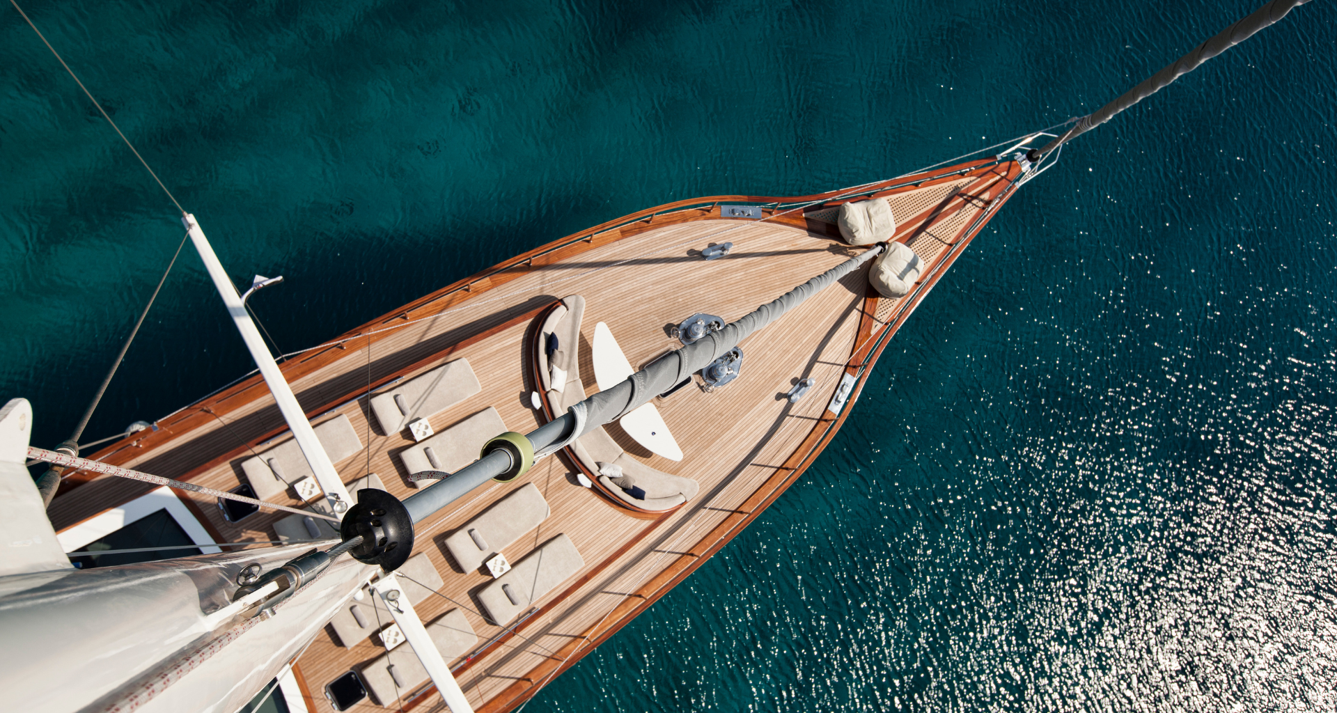 Popular YouTubers Try Trimaran Sailing for the First Time - Nomadic News