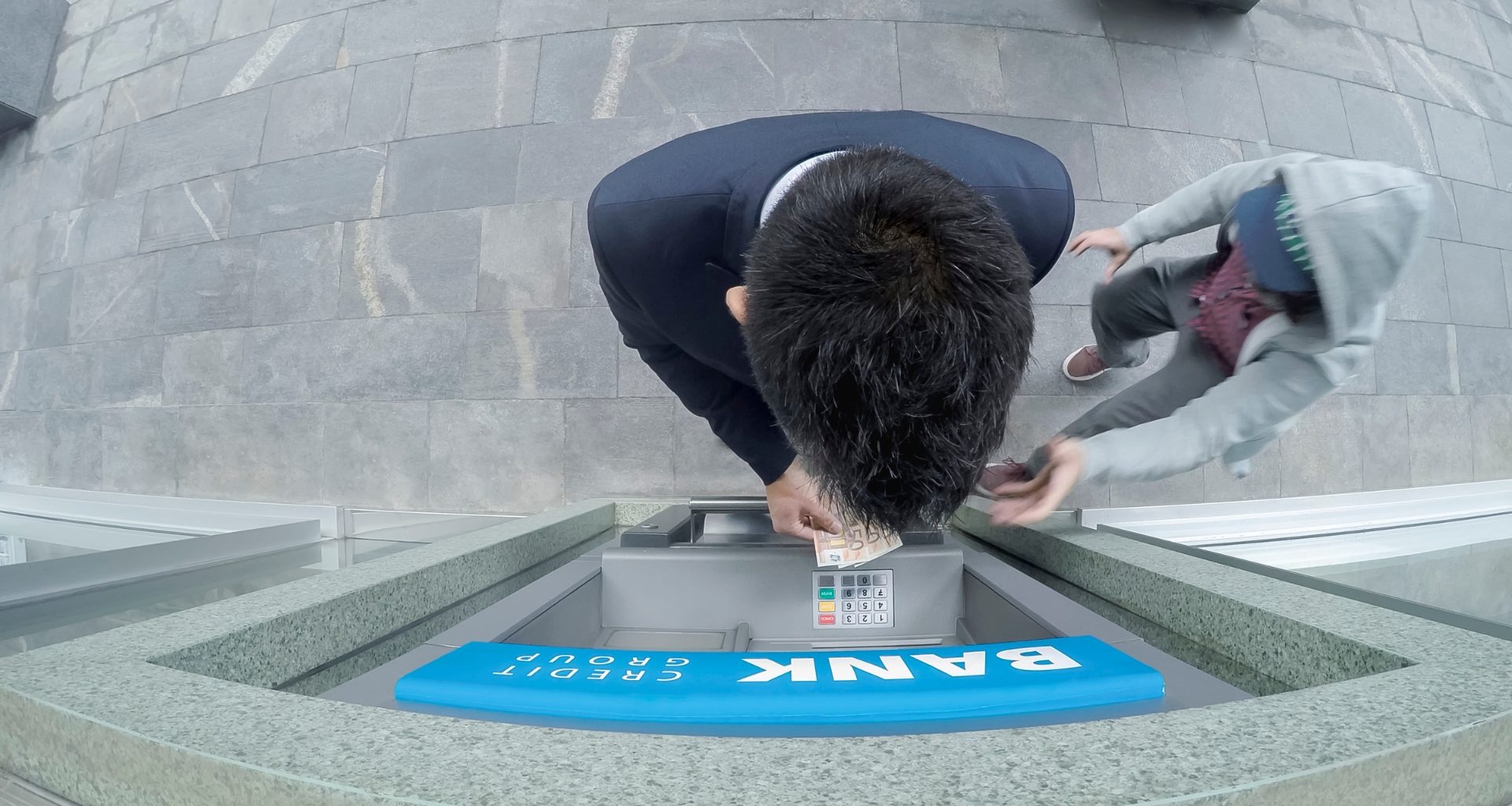 Beware of These Scams When Traveling Overseas - Nomadic News